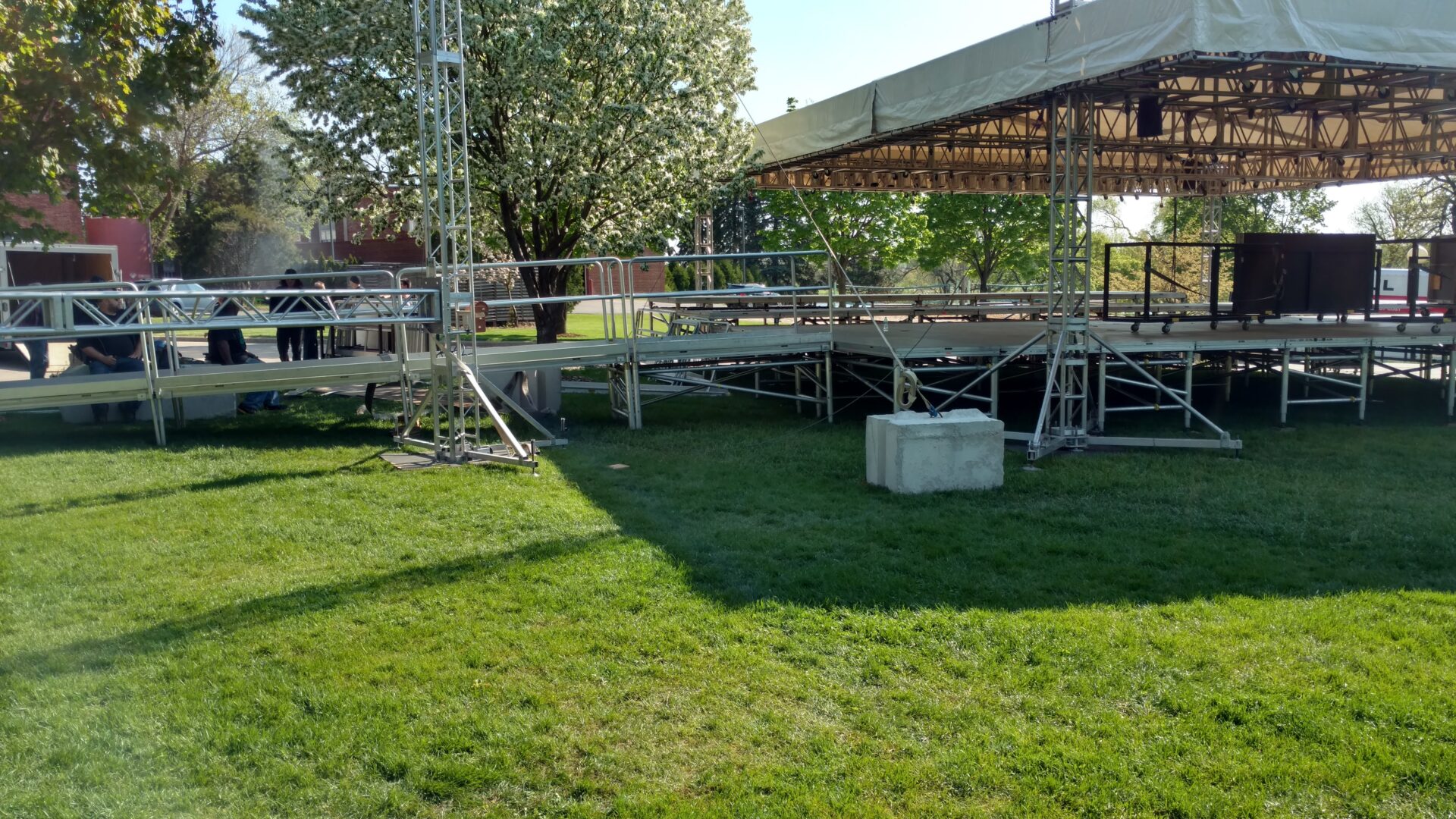 Staging & Roof Systems